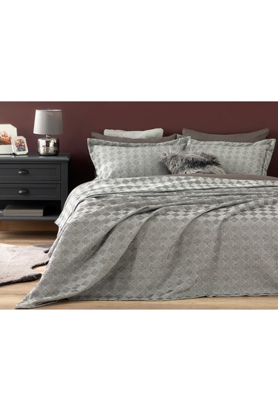 English Home Eclipse Jakarlı Çift Kişilik Yatak Örtüsü Takımı 240 x 250 cm Siyah English Home Eclipse Jakarlı Çift Kişilik Yatak Örtüsü Takımı 240 x 250 cm Siyah