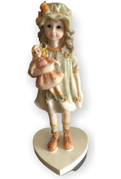 Annanemin Sandığı Bebekli Kız