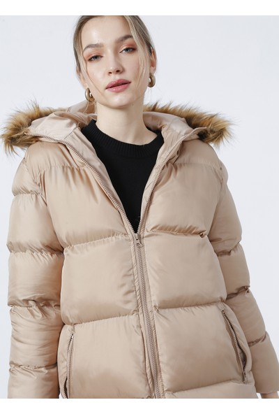 Fabrika Kapüşonlu Geniş Fit Kapitone Desenli Koyu Bej Kadın Mont - LF-170207 Fabrika Kapüşonlu Geniş Fit Kapitone Desenli Koyu Bej Kadın Mont - LF-170207