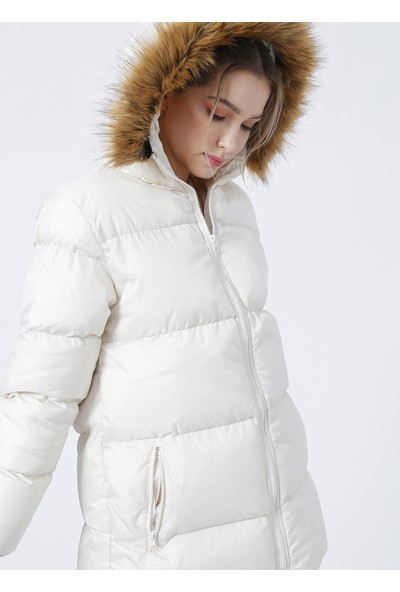 Fabrika Kapüşonlu Geniş Fit Kapitone Desenli Krem Kadın Mont - LF-170207 Fabrika Kapüşonlu Geniş Fit Kapitone Desenli Krem Kadın Mont - LF-170207