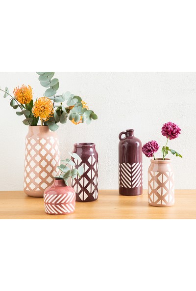 English Home Triangle Vazo 10,5X10,5X21,0 cm Bordo English Home Triangle Vazo 10,5X10,5X21,0 cm Bordo