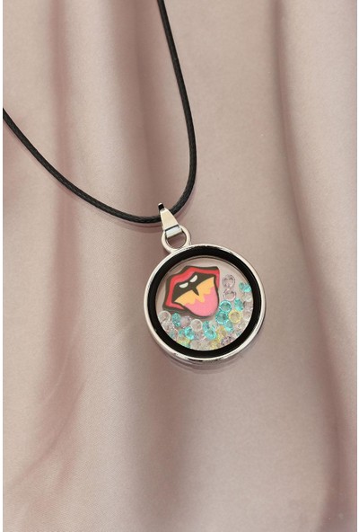 Moco Dudak Figürlü Deri Ipli Bayan Kolye Moco Dudak Figürlü Deri Ipli Bayan Kolye