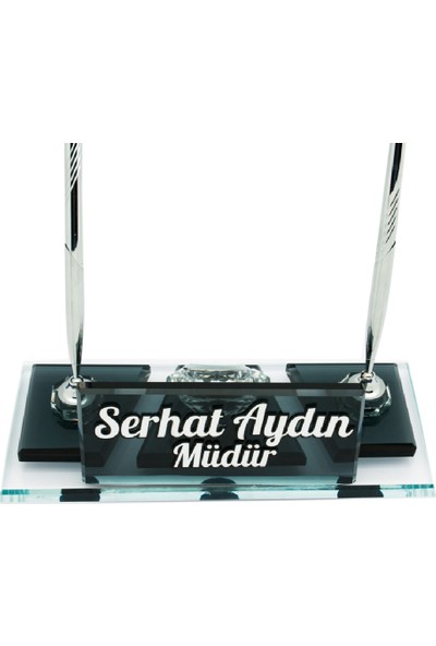 Ofistike Kabartma Çift Kalemli Kristal Masa İsimliği Ofistike Kabartma Çift Kalemli Kristal Masa İsimliği