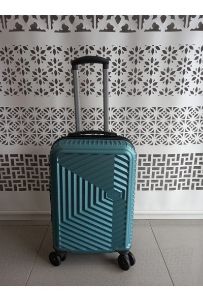 4 Tekerlekli Yeşil Kabin Boy Sert Valiz 60X36X25 cm 4 Tekerlekli Yeşil Kabin Boy Sert Valiz 60X36X25 cm