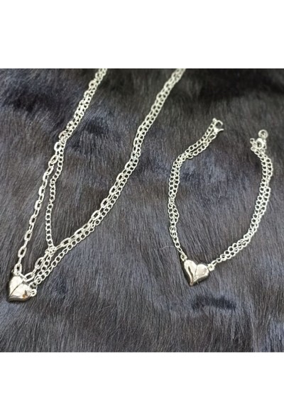 Tuba Bujiteri Mıknatıslı Kalpli Bileklik ve Kolye Seti Tuba Bujiteri Mıknatıslı Kalpli Bileklik ve Kolye Seti