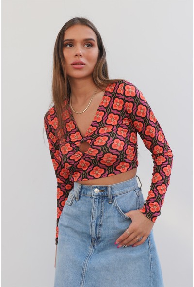 Göğüs Dekolteli Desenli Crop