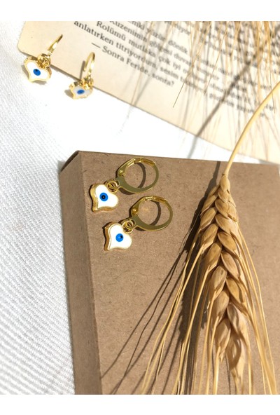 Alvin Jewelry Lak Kaplama Mineli Beyaz Kalp Küpe Alvin Jewelry Lak Kaplama Mineli Beyaz Kalp Küpe