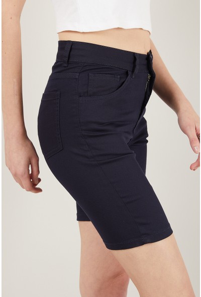 2D2B Kadın Cepli Slim Fit Şort 2D2B Kadın Cepli Slim Fit Şort