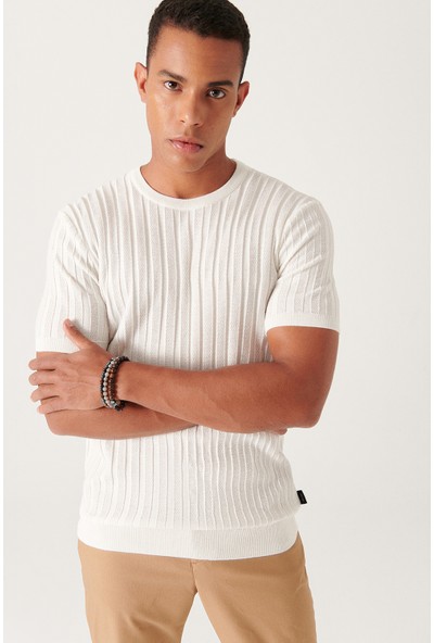 AVVA Erkek Beyaz Bisiklet Yaka Jakarlı Kısa Kol Kazak A21Y5024