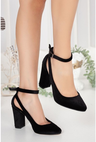Lillian Topuklu Siyah Kadife Ayakkabı 38 Lillian Topuklu Siyah Kadife Ayakkabı 38