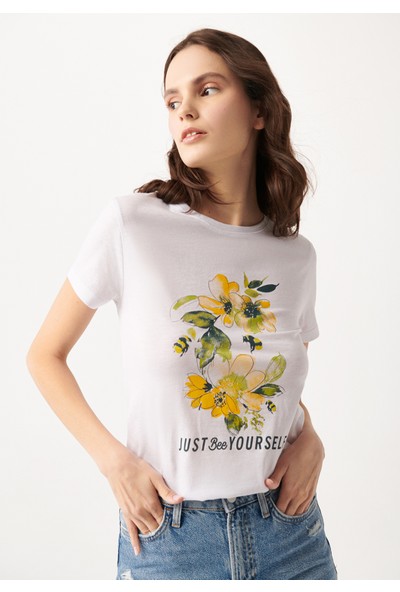 Mavi Çiçek Baskılı Beyaz Tişört