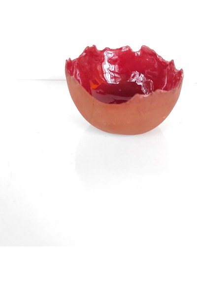 El Yapımı Seramik Kırık Yumurta Formunda Kırmızı Mumluk El Yapımı Seramik Kırık Yumurta Formunda Kırmızı Mumluk