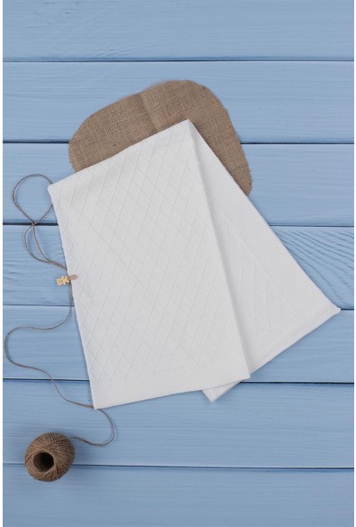 Baby2go 15-032- Yan Baklava Desen Bebek Battaniye Ekru Baby2go 15-032- Yan Baklava Desen Bebek Battaniye Ekru