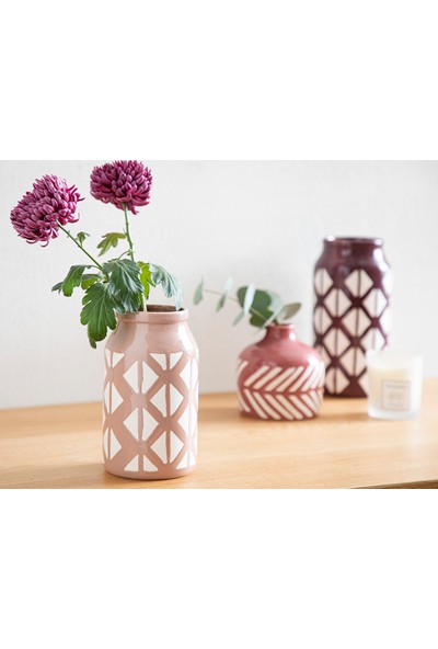 English Home Triangle Vazo 9.6X9.6X17 cm Bej English Home Triangle Vazo 9.6X9.6X17 cm Bej