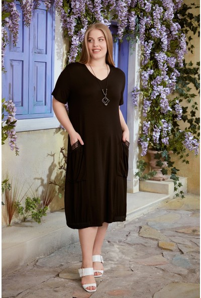 Rmg Cep ve Eteği Dantel Detaylı Büyük Beden Siyah Elbise Rmg Cep ve Eteği Dantel Detaylı Büyük Beden Siyah Elbise