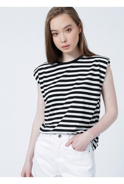 Fashion Friends 22Y0058K1 Bisiklet Yaka Kolsuz Normal Kalıp Çizgili Beyaz Kadın T-Shirt Fashion Friends 22Y0058K1 Bisiklet Yaka Kolsuz Normal Kalıp Çizgili Beyaz Kadın T-Shirt