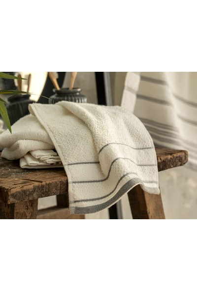 English Home Ivy Pamuklu Çizgili El Havlusu 30X40 cm Beyaz - Gri English Home Ivy Pamuklu Çizgili El Havlusu 30X40 cm Beyaz - Gri