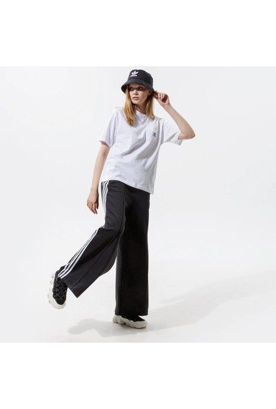 Vans - Classic Patch Kadın Beyaz T-Shirt - VN0A5I8FWHT1 Vans - Classic Patch Kadın Beyaz T-Shirt - VN0A5I8FWHT1