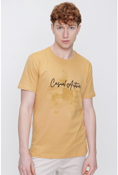 Morven Erkek Hardal Sarısı Bisiklet Yaka Trend Baskılı Rahat Kesim Tişört Morven Erkek Hardal Sarısı Bisiklet Yaka Trend Baskılı Rahat Kesim Tişört