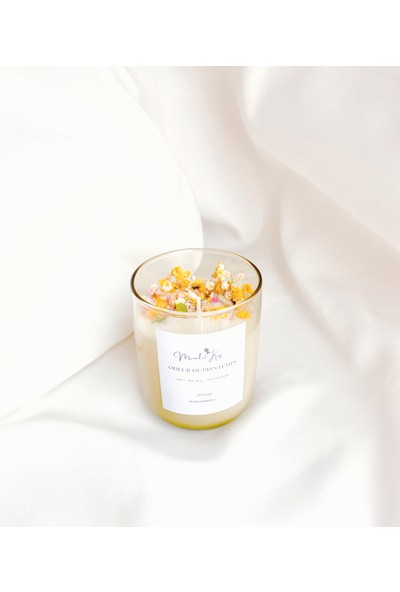 Mumlu Kız Soya Mumundan ve Gerçek Çiçeklerden Yapılmış Cam Kavanozda Mumluk