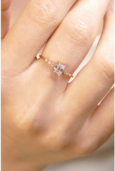 Mücevheravm Baget Taşlı Altın Minyatür Yüzük