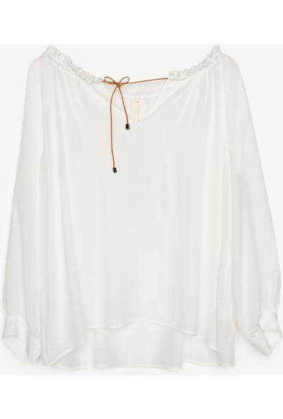 Yargıcı Yaka Detaylı Bluz