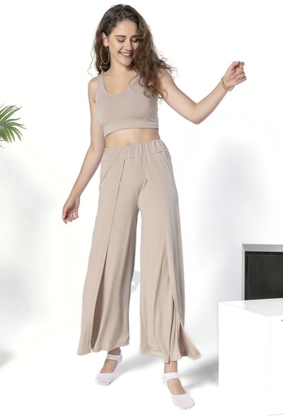 Yeliss Bej Crop ve Yanı Yırtmaçlı Pantolon Takım Yeliss Bej Crop ve Yanı Yırtmaçlı Pantolon Takım