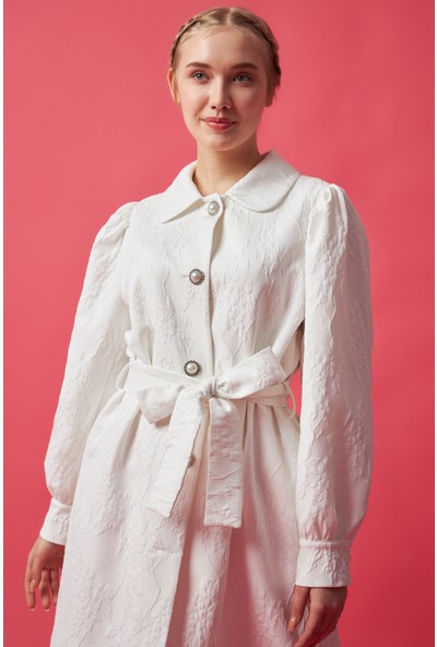 Gusto Bebe Yaka Beli Kemerli Kaftan - Beyaz Gusto Bebe Yaka Beli Kemerli Kaftan - Beyaz
