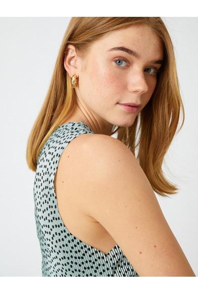 Koton Kadın Puantiyeli Atlet V Yaka