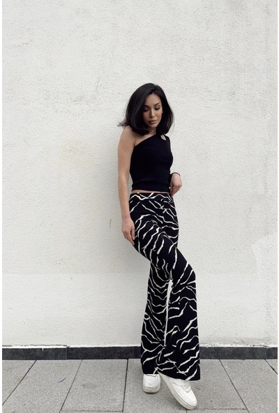 İksora Kadın Siyah Mermer Desenli Ispanyol Paça Likralı Örme Pantolon İksora Kadın Siyah Mermer Desenli Ispanyol Paça Likralı Örme Pantolon