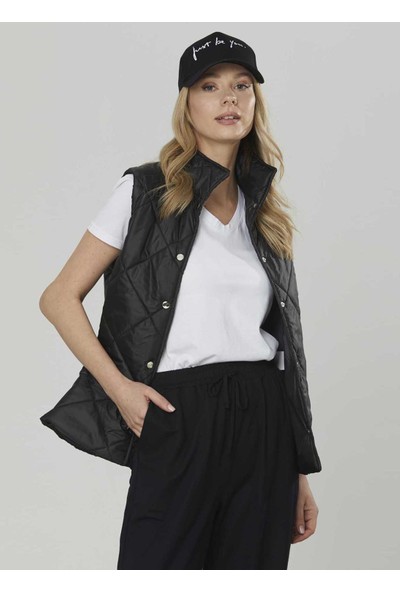 Selen Standart Kalıp Düz Siyah Kadın Yelek - 22YSL1051 Selen Standart Kalıp Düz Siyah Kadın Yelek - 22YSL1051