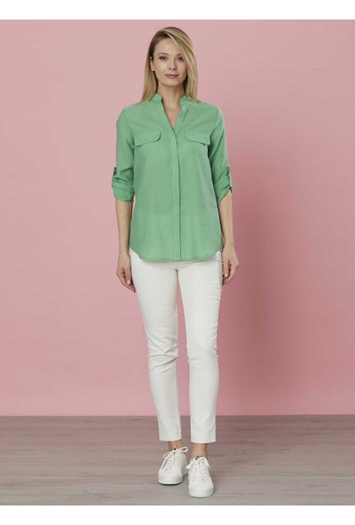 Selen Hakim Yaka Standart Kalıp Düz Yeşil Kadın Bluz - 22YSL8288