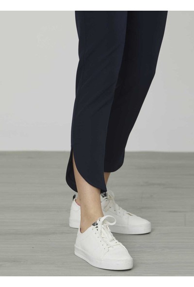 Selen Lastikli Standart Kalıp Düz Lacivert Kadın Pantolon - 22YSL5886