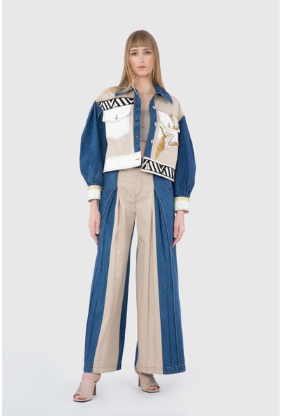 GIZIA Kontrast Garnili Işlemeli Geniş Kollu Crop Lacivert Ceket GIZIA Kontrast Garnili Işlemeli Geniş Kollu Crop Lacivert Ceket