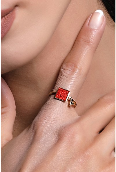 Mücevher Sarayı 14 Ayar Kadın Sallantılı Italyan 2,5 gr Yüzük Mücevher Sarayı 14 Ayar Kadın Sallantılı Italyan 2,5 gr Yüzük