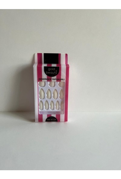 Gold Beauty Kendinden Yapışkanlı Tak ve Çık Badem Tırnak ( Mat Beyaz ) Gold Beauty Kendinden Yapışkanlı Tak ve Çık Badem Tırnak ( Mat Beyaz )