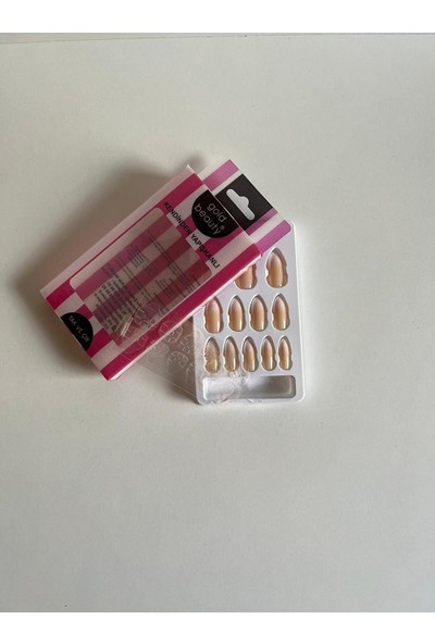 Gold Beauty Kendinden Yapışkanlı Tak ve Çık Badem Tırnak