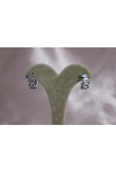 Pandola Shop Baget Zirkon Taşlı Gümüş Renkli Küpe Pandola Shop Baget Zirkon Taşlı Gümüş Renkli Küpe