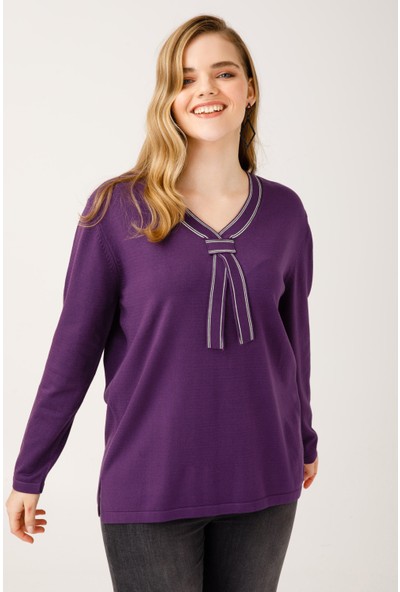 On V Yaka Kravat Detaylı Triko Kazak