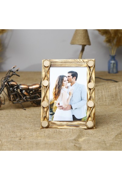 Hanem Grup Ahşap Süslemeli 15X21 Fotoğraf Çerçevesi Hanem Grup Ahşap Süslemeli 15X21 Fotoğraf Çerçevesi