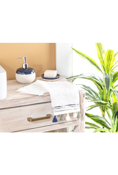 Madame Coco Delancy Jakarlı Püsküllü El Havlusu - Ekru/lacivert - 30X46 cm Madame Coco Delancy Jakarlı Püsküllü El Havlusu - Ekru/lacivert - 30X46 cm