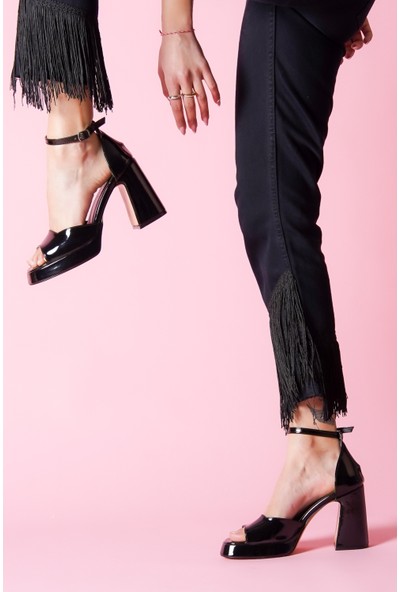 Divolya Alpha Siyah Bilekten Bağlamalı Dolgu Topuklu Ayakkabı Divolya Alpha Siyah Bilekten Bağlamalı Dolgu Topuklu Ayakkabı