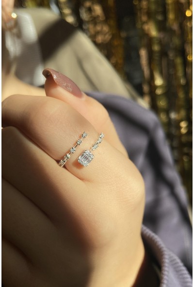 Akay Gold Tek Sarmal Aralıklı Pırlantalı & Baget 14 Ayar Beyaz Altın Pırlanta Yüzük 0,24 Ct