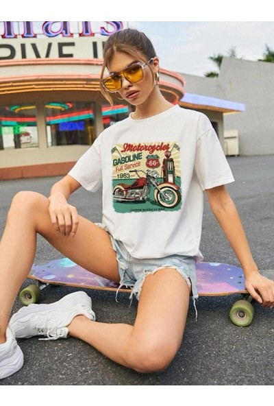 BlackRock Kadın Beyaz Oversize Motorcycles Baskılı T-Shirt BlackRock Kadın Beyaz Oversize Motorcycles Baskılı T-Shirt