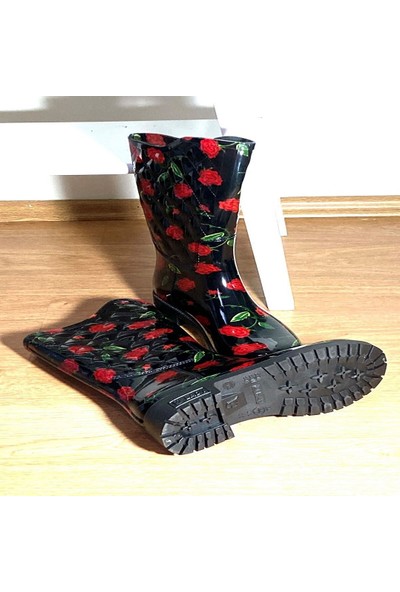 Kadın Siyah Uzun Çiçekli Yağmur Çizmesi
