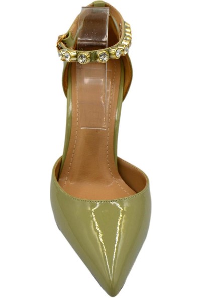 Kadın Bilek Kemerli Ince Topuklu Rugan Ayakkabı Kadın Bilek Kemerli Ince Topuklu Rugan Ayakkabı