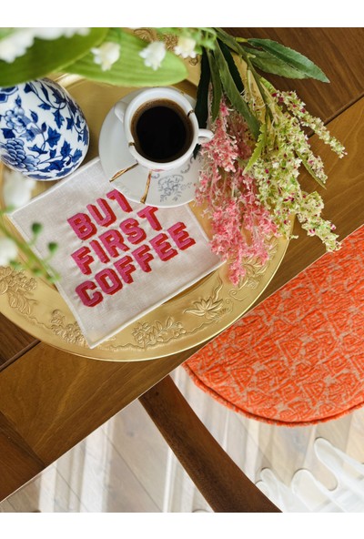 But First Coffee Desenli Fuşya Kokteyl Peçete ( 2 Adet ) But First Coffee Desenli Fuşya Kokteyl Peçete ( 2 Adet )