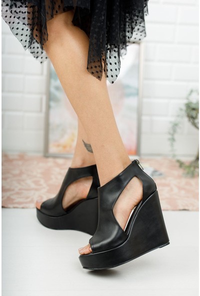 udbyswoman Maya Siyah Cilt Dolgu Topuklu Ayakkabı