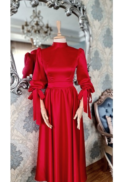 Moda Makko Kırmızı Satenli,kollları Bağcıklı,büzgülü Tesettür Abiye Moda Makko Kırmızı Satenli,kollları Bağcıklı,büzgülü Tesettür Abiye