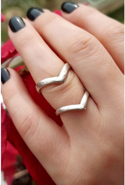 Fildişi Aksesuar Antik Gümüş Kaplama Çiftli V Şekilli El Yapımı Ayarlanabilir Kadın Yüzük Fildişi Aksesuar Antik Gümüş Kaplama Çiftli V Şekilli El Yapımı Ayarlanabilir Kadın Yüzük
